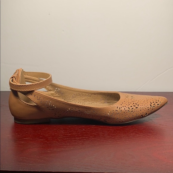 Report | Shoes | Report Flats With Cross Ankle Strap | Poshmark